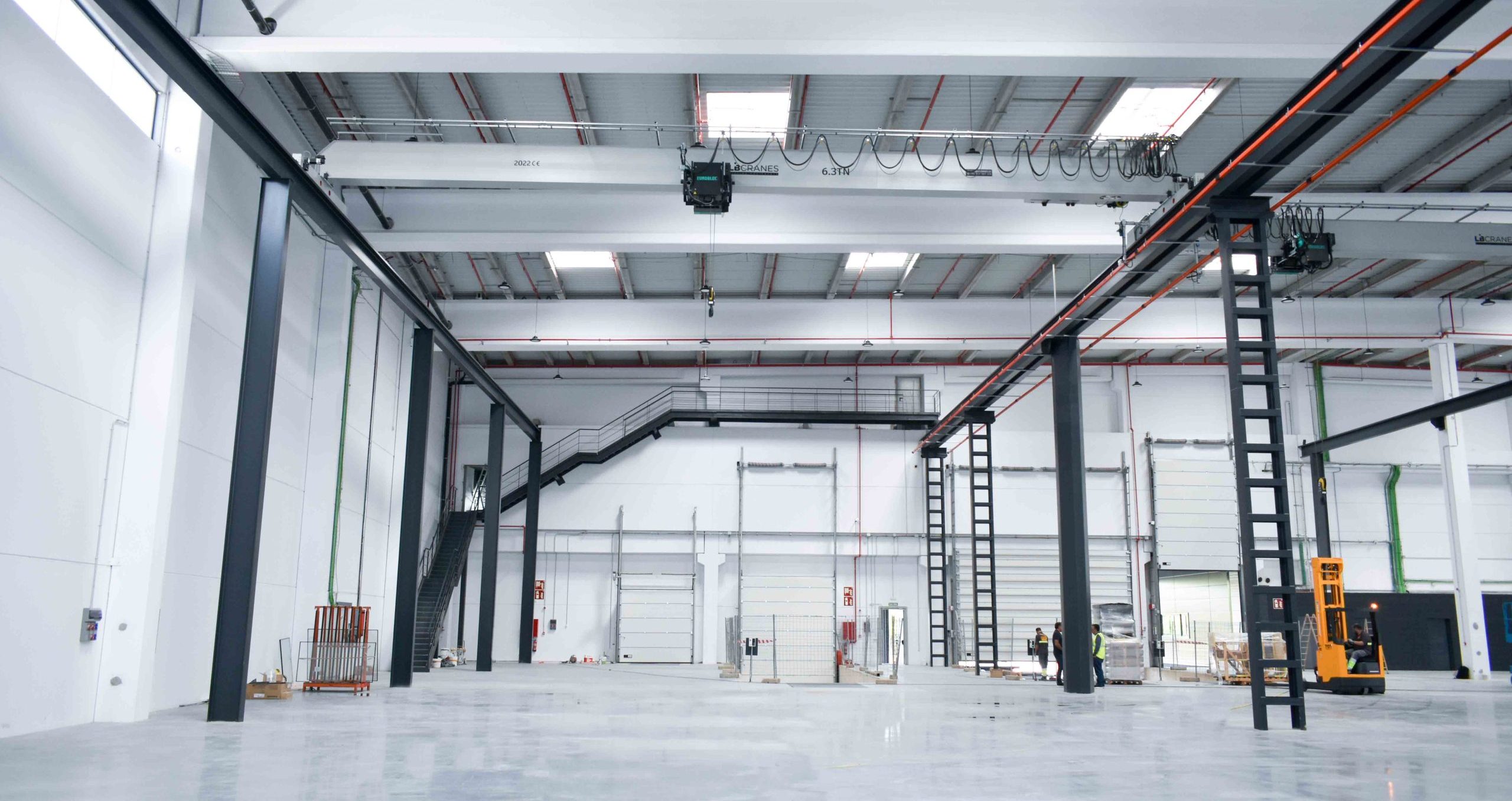 Monorraíles de 6.3Tn para la fabricación de pistas de padel - LBCranes ...