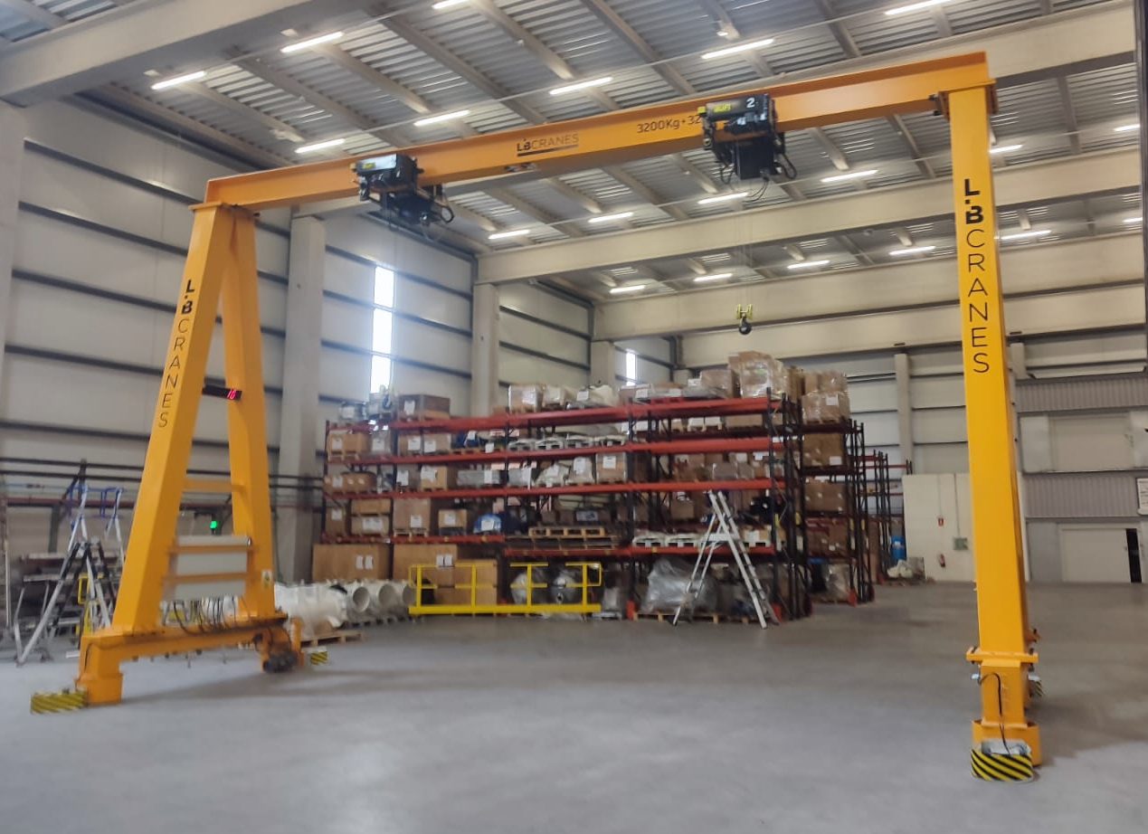Mobile Gantry Crane with batteries - LBCranes