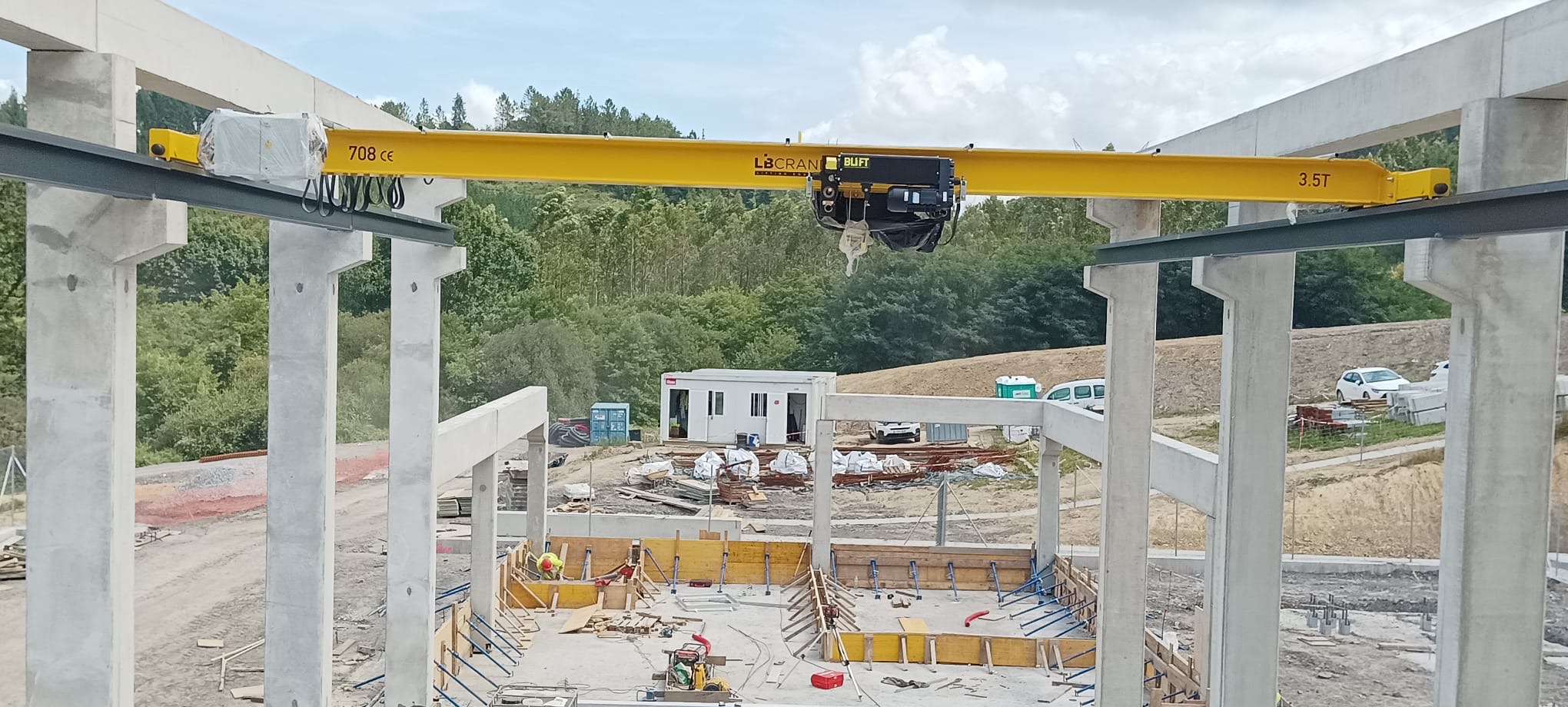 Installation of a bridge crane for an electrical substation in Vizcaya ...